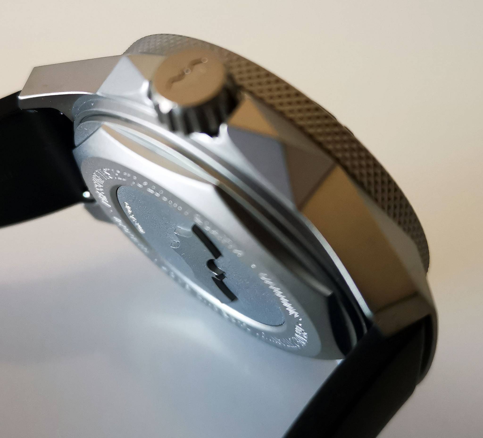 BE THE BAT ... UNDONE BATMAN QUANTUM WATCH REVIEW - Impulse Gamer