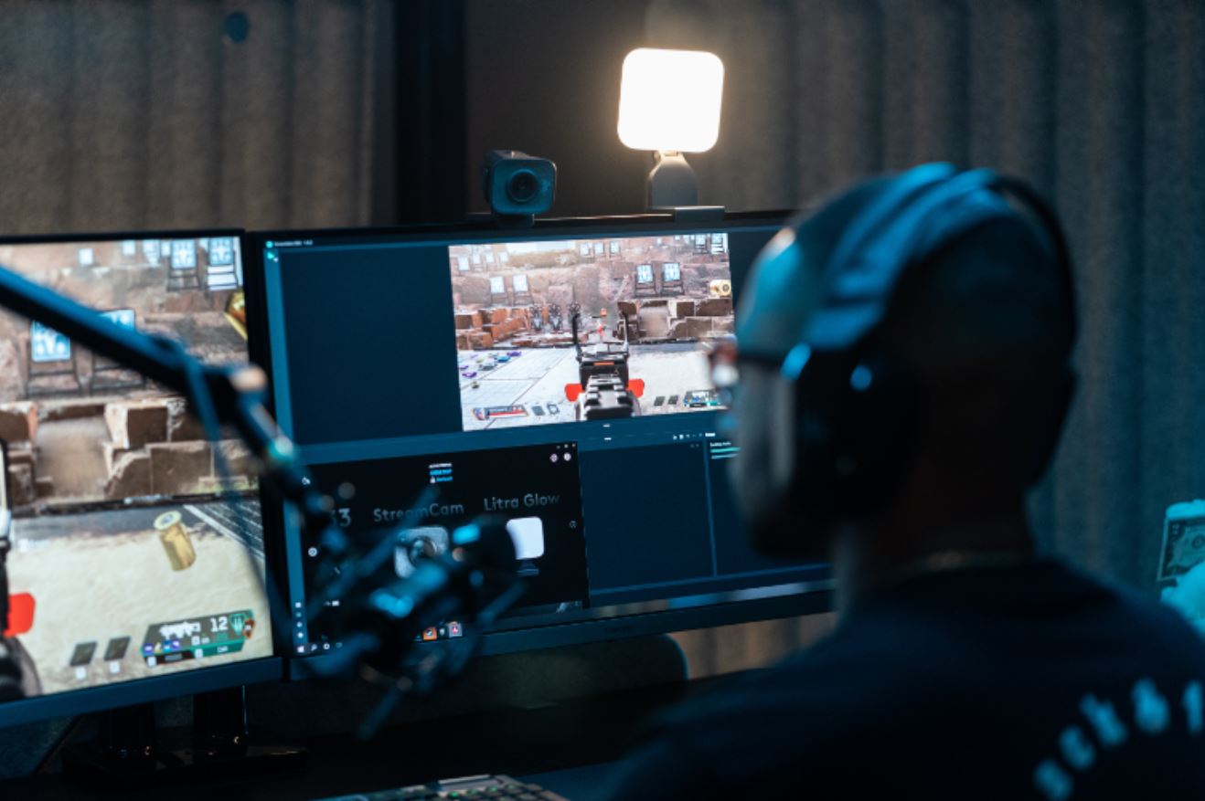 Logitech Litra Glow, Premium Streaming Light with TrueSoft, Flattering ...